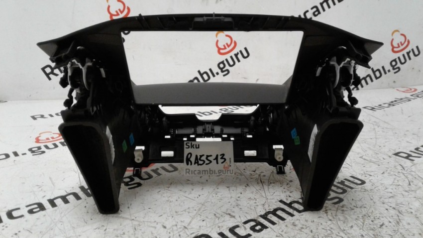 Bocchetta aria Ford focus berlina